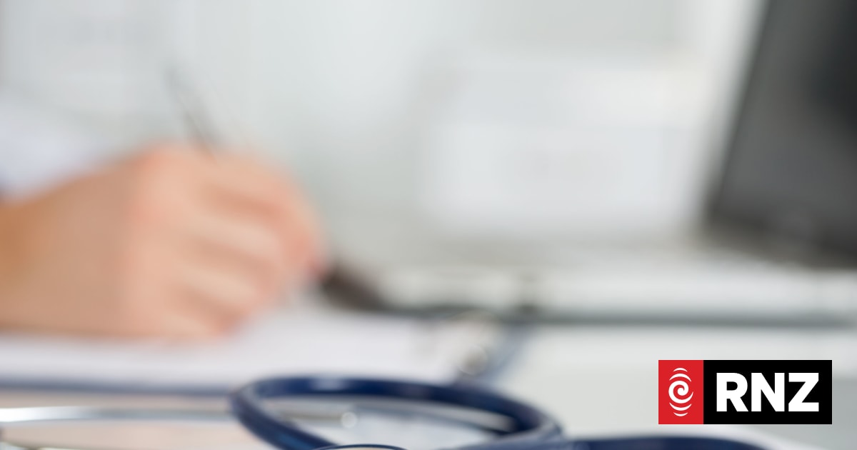 Poor access to patient notes makes outsourcing risky, say doctors | RNZ