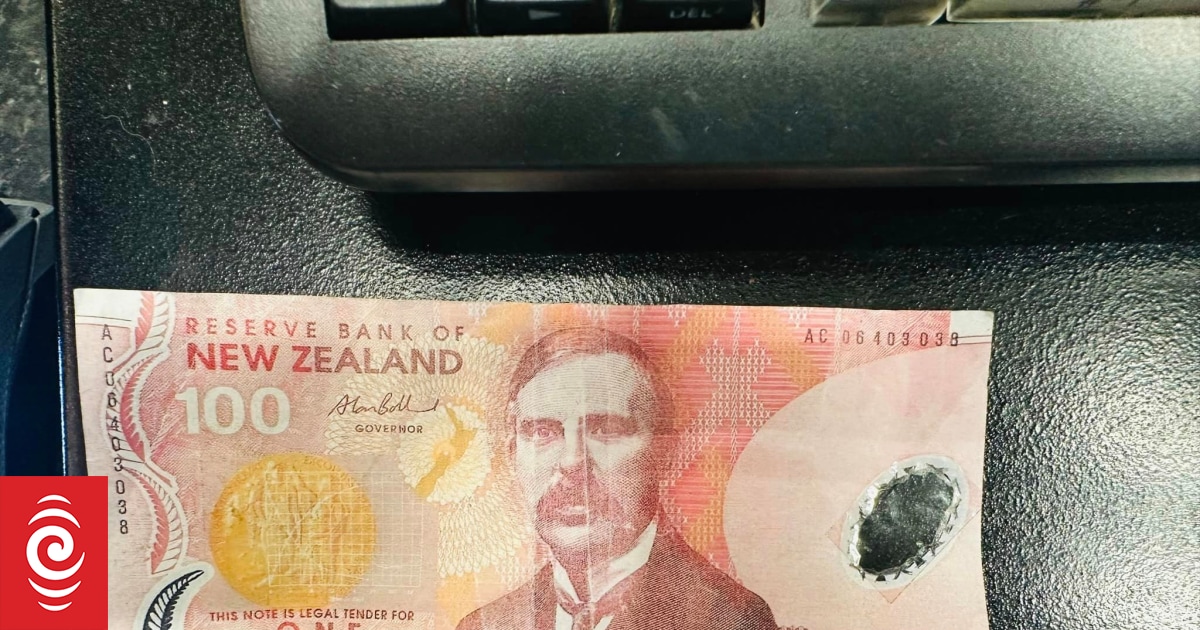 Waikato bakery falls victim to counterfeit money | RNZ News