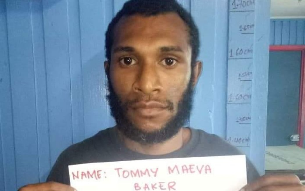 Special police team sent to hunt down PNG escapee | RNZ News