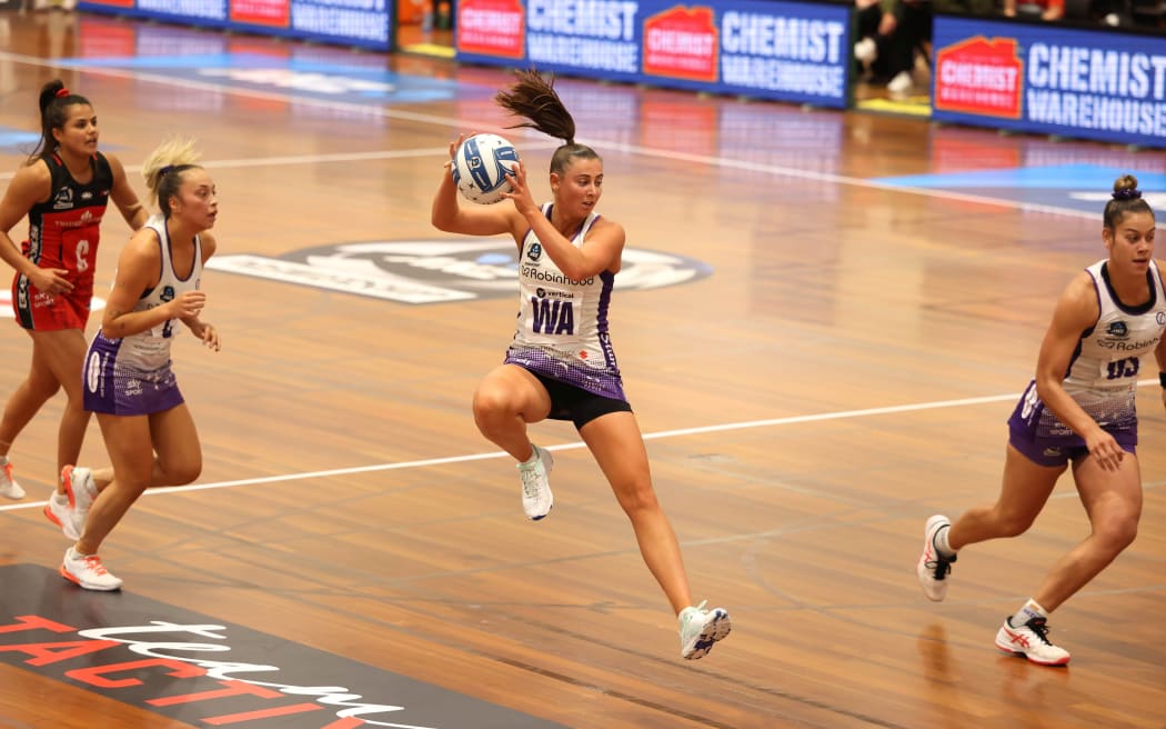 Netball: Tactix deny Stars first win of the season | RNZ News