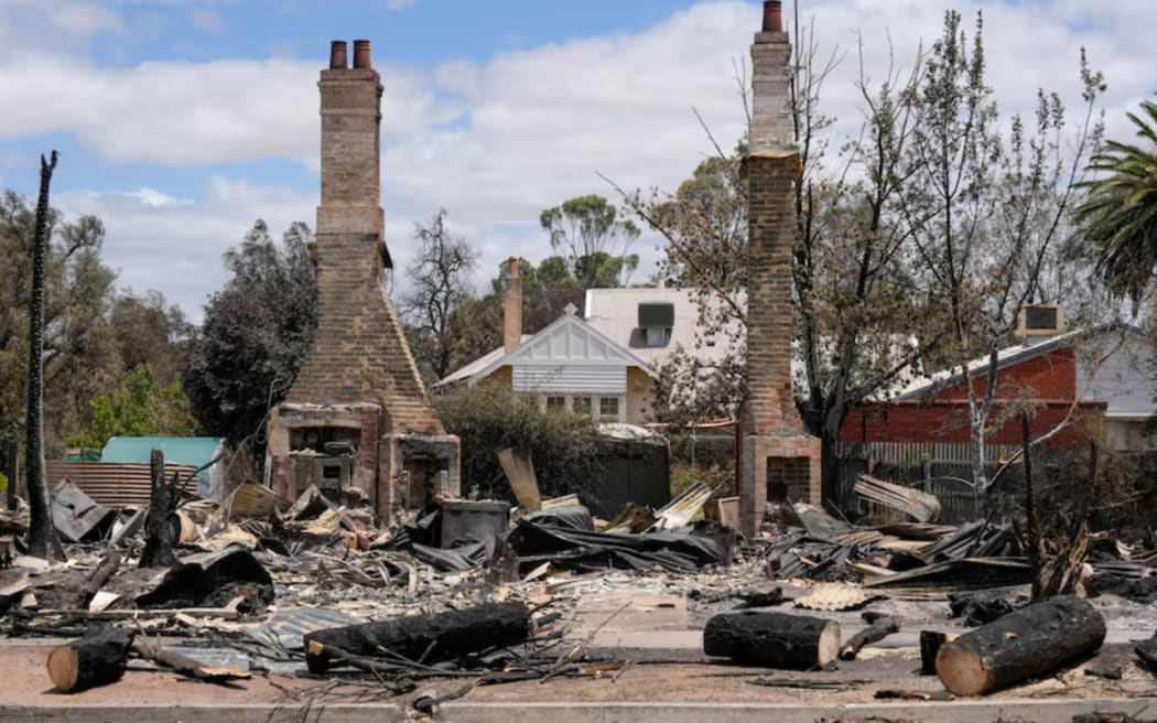 Firefighters continue to battle bushfires across Victoria as towns ...