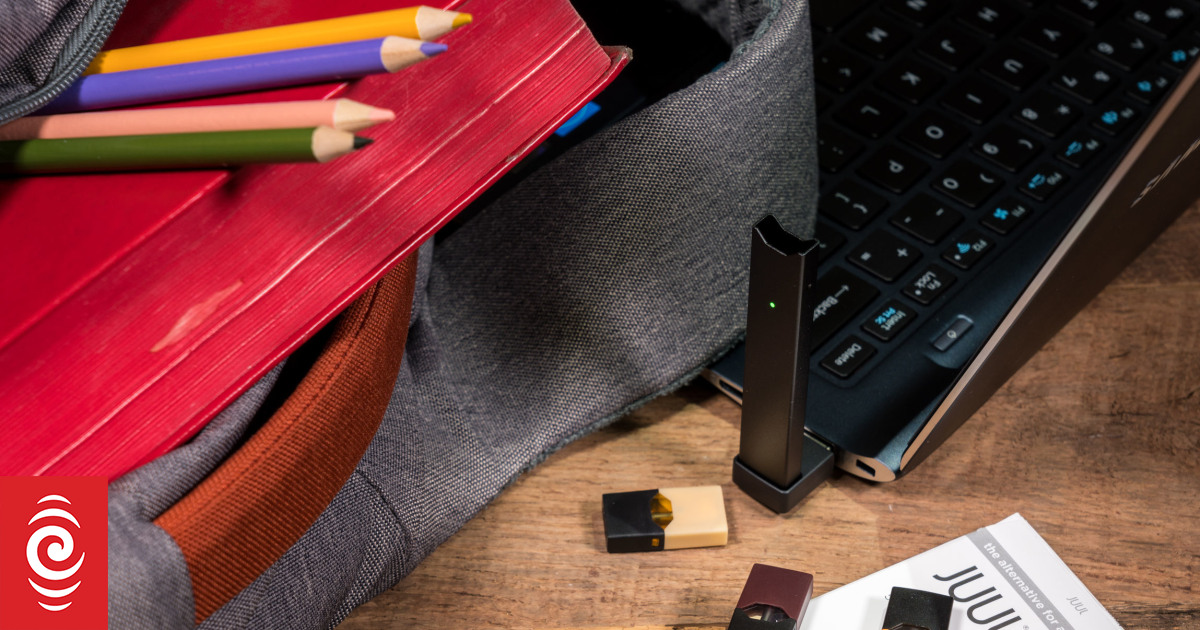 Vape company JUUL's boss apologises to parents | RNZ News
