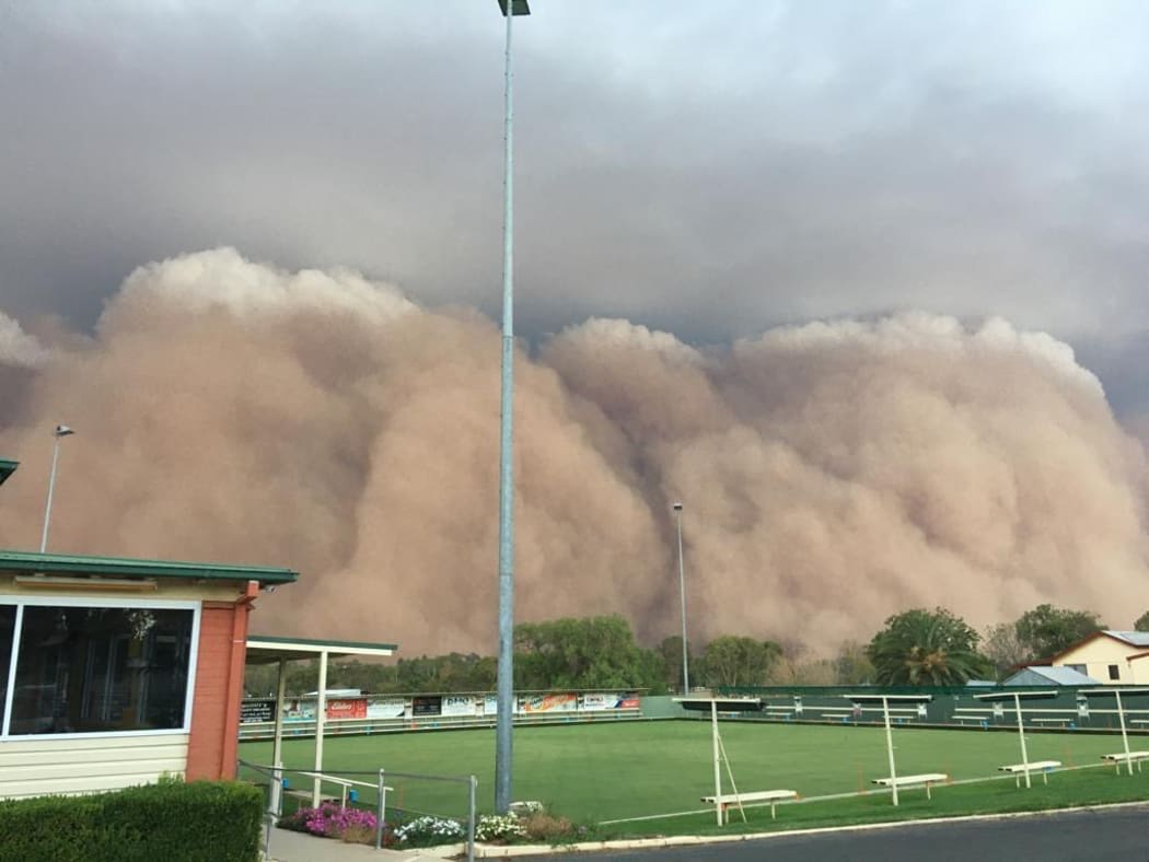 Giant dust storm, hailstones hit two fire-ravaged states in Australia ...