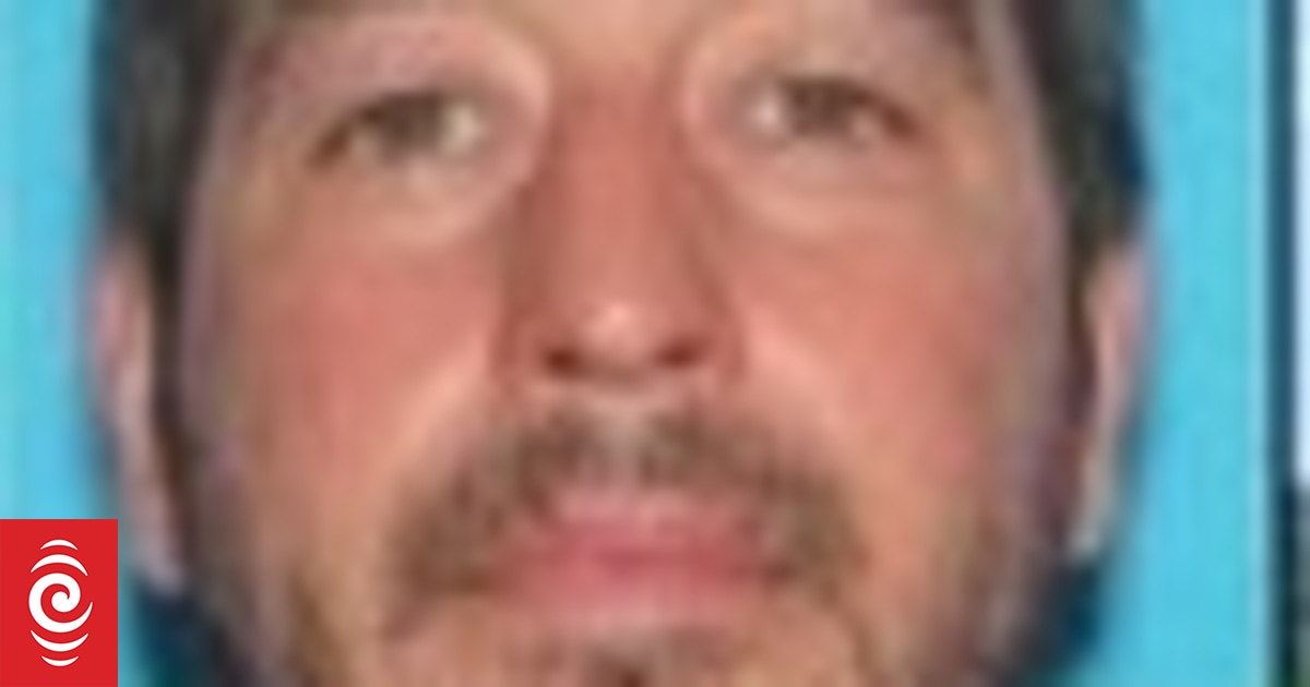 Maine shooting: FBI officers hunting gunman surround house | RNZ News