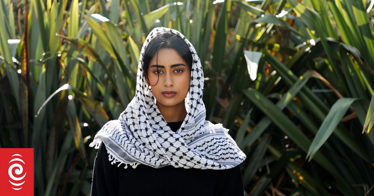 Young Indo-Fijians yearn to know more about the girmit era | RNZ News