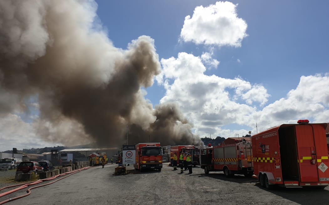 Large fire at scrap yard in South Auckland | RNZ News