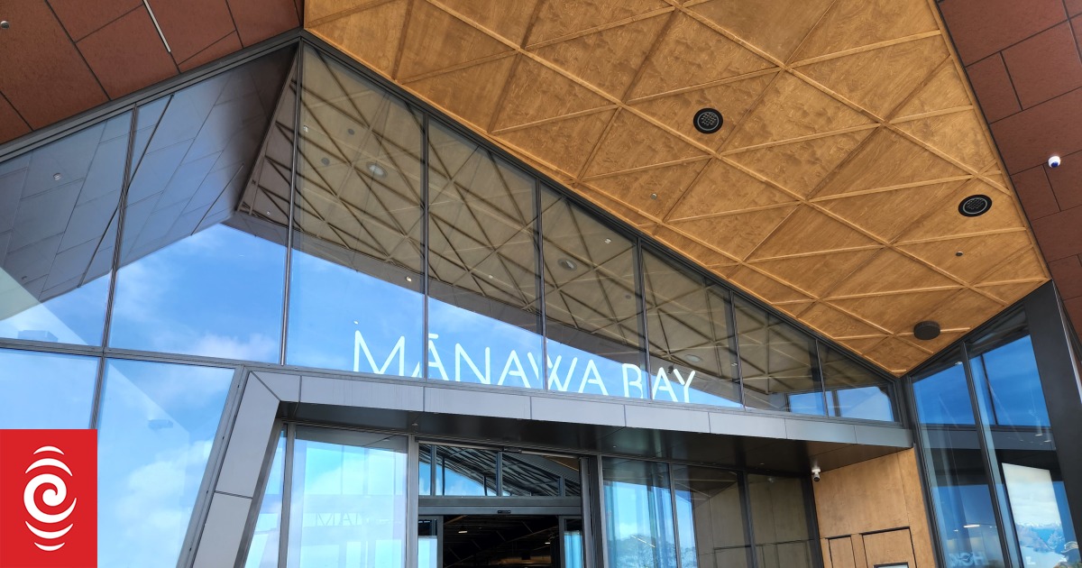 Mānawa Bay: Thousands flock to Auckland's newest mall | RNZ News