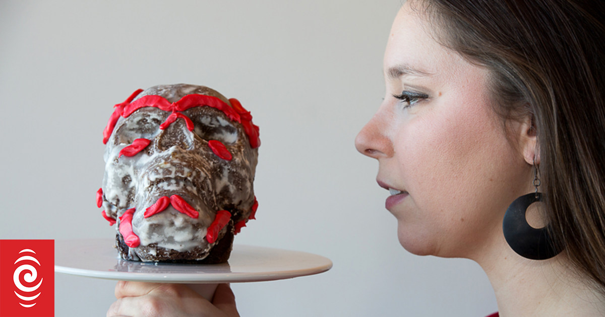 Bake Your Thesis: Otago students serve up concepts as cakes | RNZ