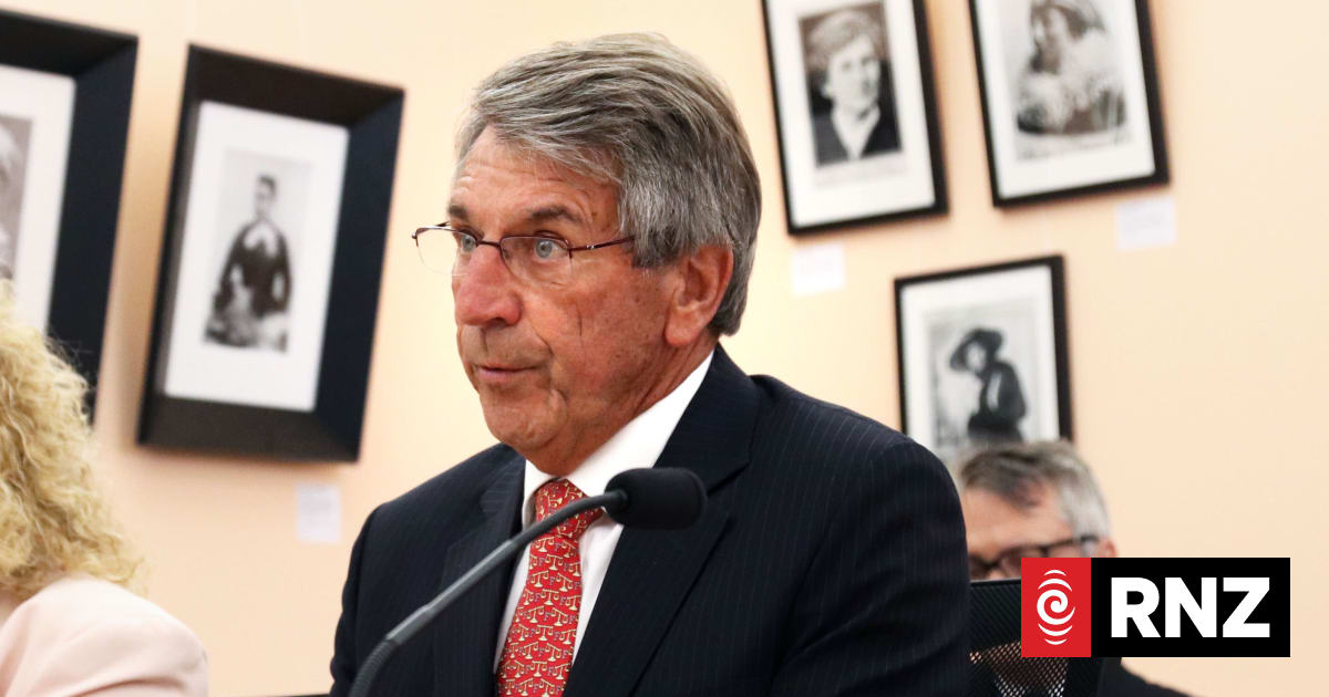 Chief Ombudsman Peter Boshier forced to resign due to age-limit law | RNZ