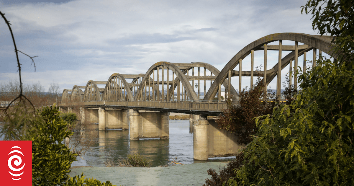 'Middle finger to localism' as freshwater plan blocked | RNZ News
