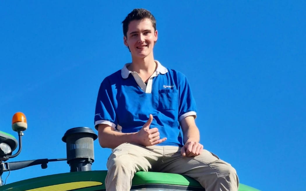 Rural Contracting Trainees of the Year receive cash prize | RNZ News