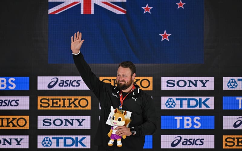 Tom Walsh wins shot put World Indoor title | RNZ