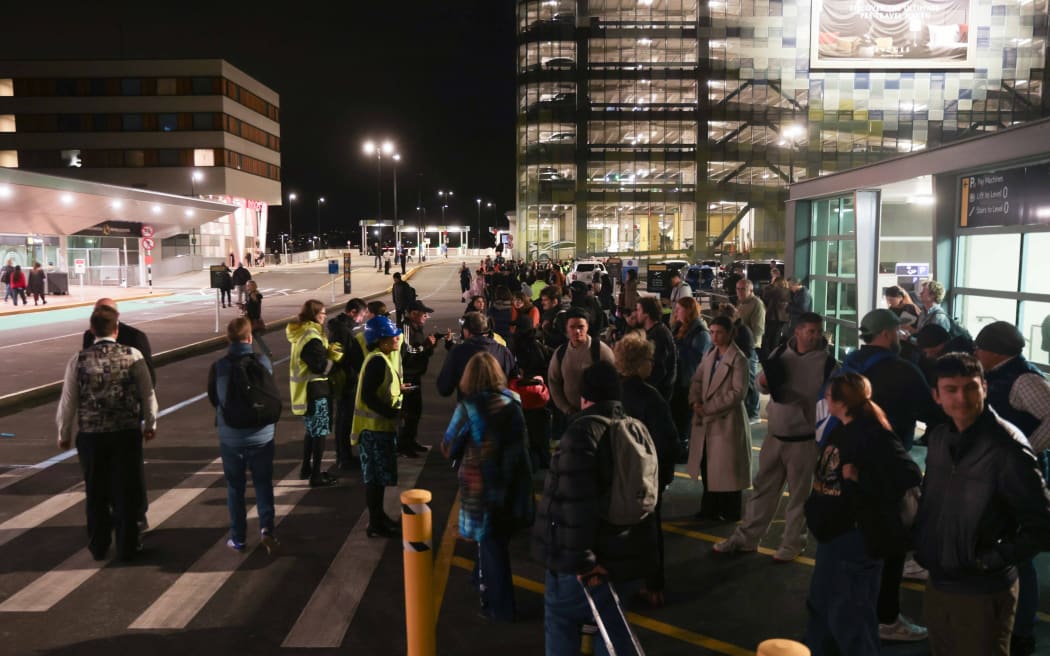 Fire at Wellington Airport terminal | RNZ News