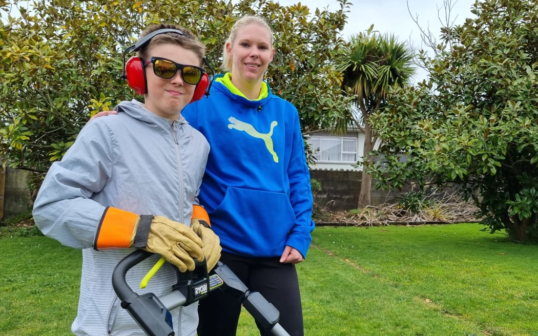 Pint-sized lawnmowing contractor has edge | RNZ