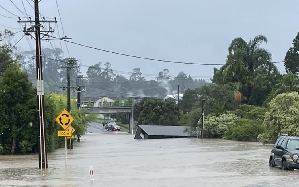 In photos: Heavy rain causes flooding, evacuations in Auckland | RNZ News