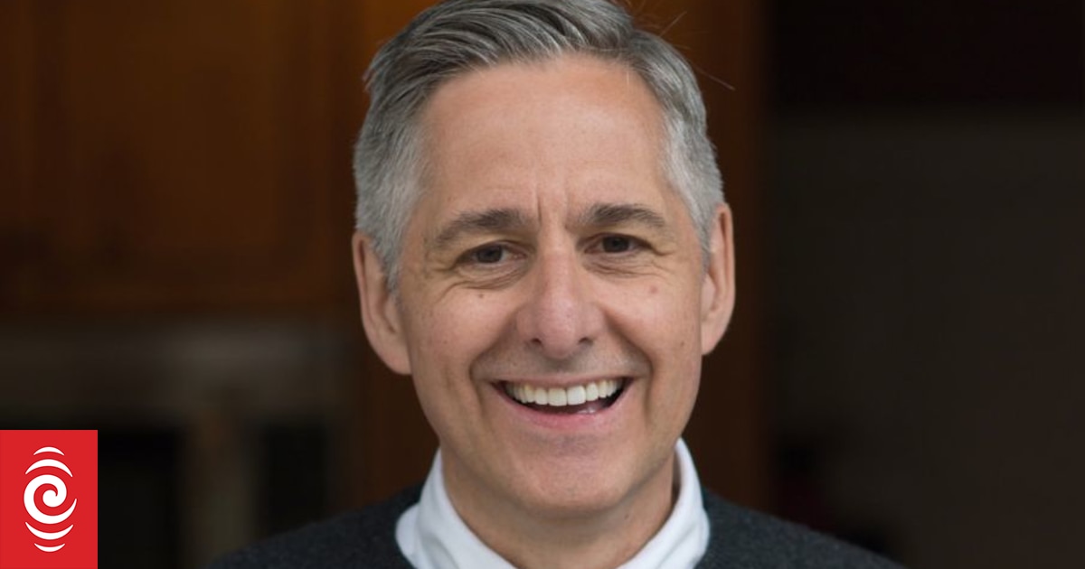 Listen more and talk less - STFU, a new book by Dan Lyons | RNZ