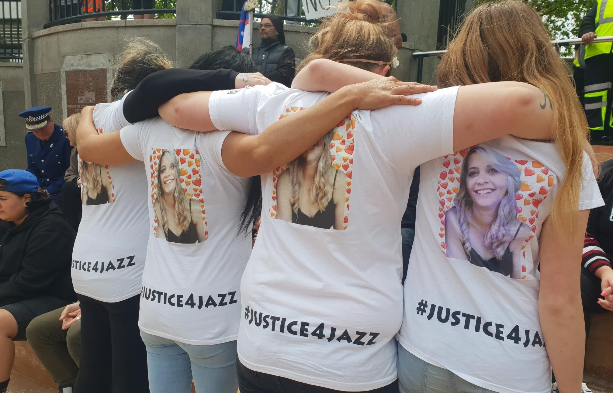 Māori Whanganui community rally together after spate of deaths | RNZ News