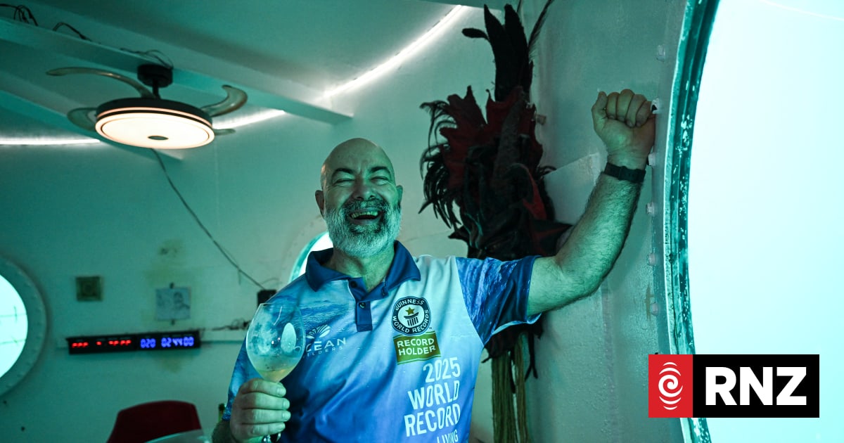 Man spends 120 days underwater setting new world record | RNZ