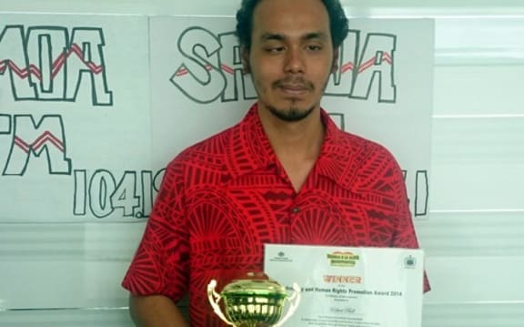 Blind journalist wins human rights award | RNZ News