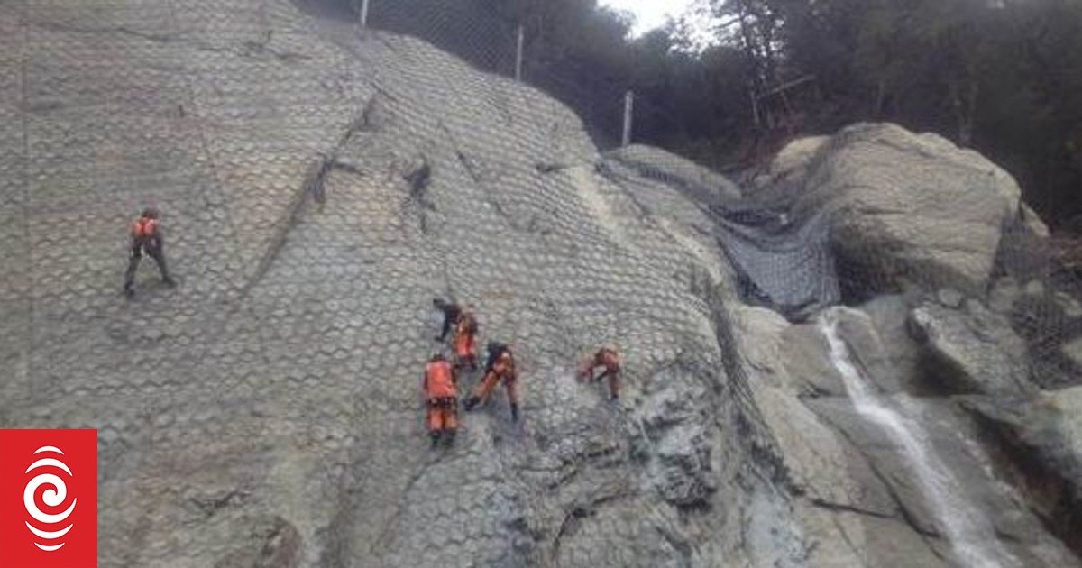 Pass reopens with rock fall protection | RNZ News