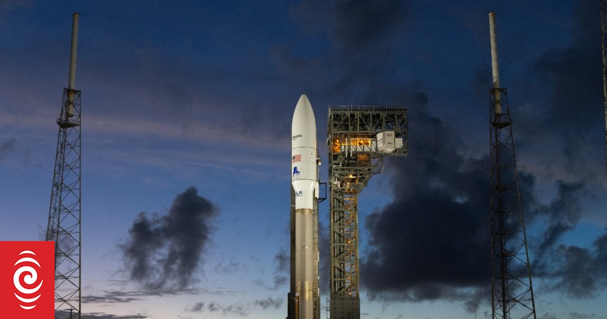 Amazon Kuiper: Jeff Bezos joins satellite internet race | RNZ News