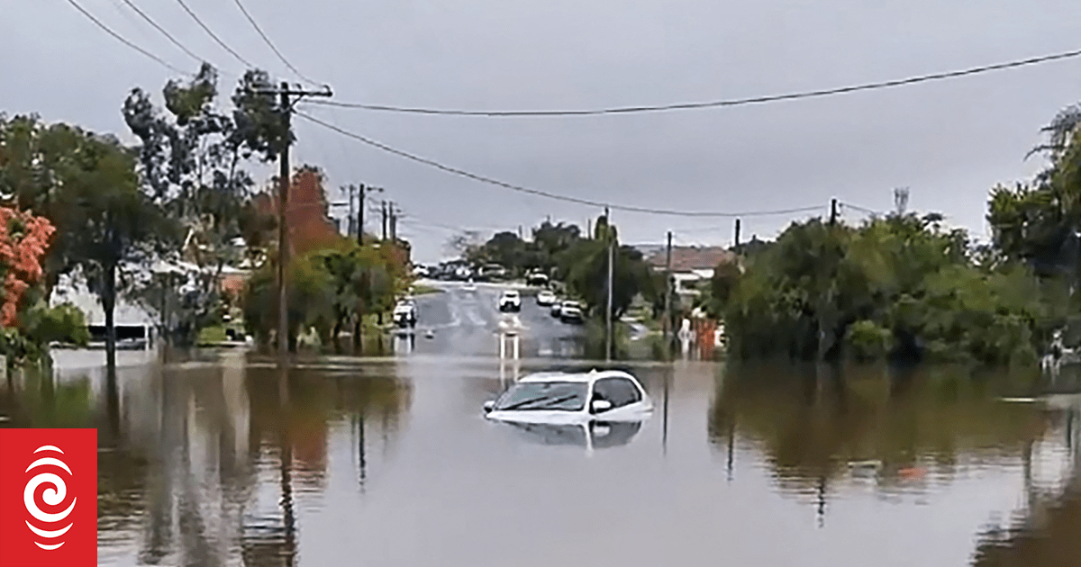 Massive floods strand more than 50,000 in eastern Australia | RNZ News