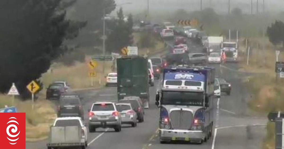 Fatal crash closes SH1 at Rakaia bridge until tomorrow | RNZ News