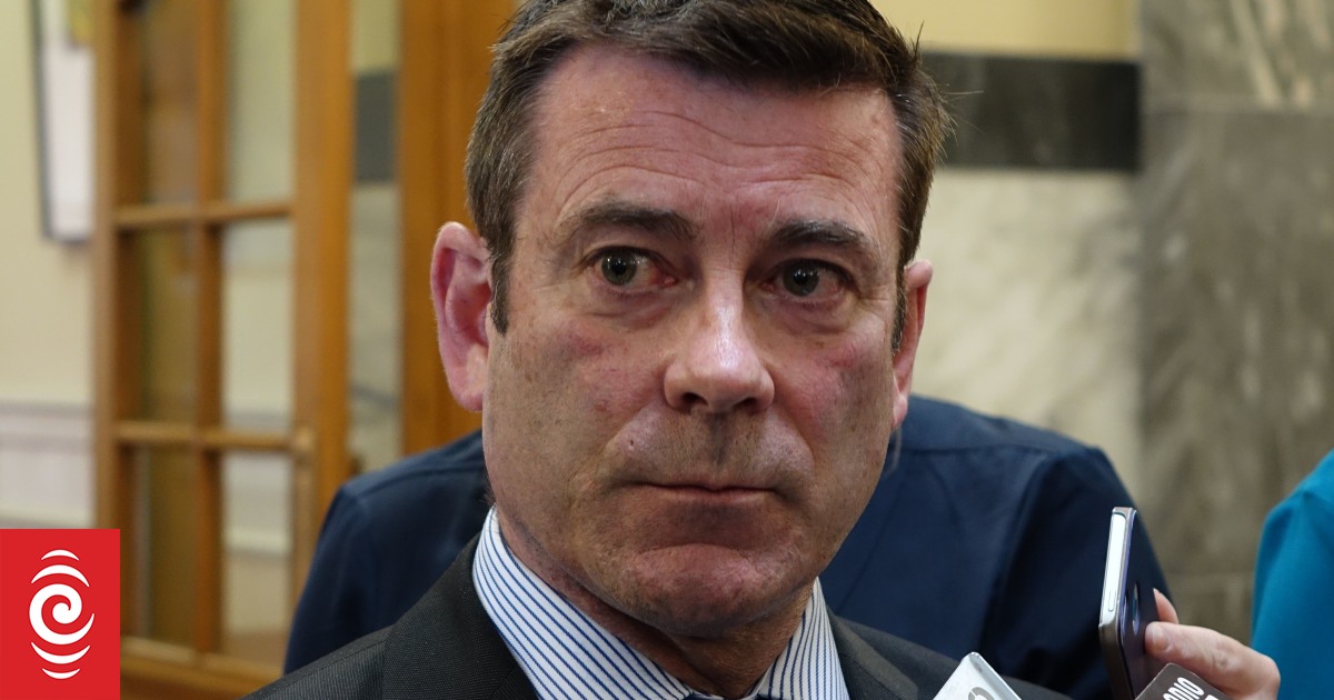 Fewer people remaining illegally in NZ | RNZ News