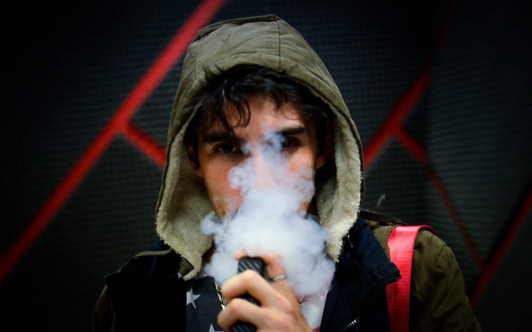 Schools install high-tech vape detectors as teen vaping rises | RNZ News