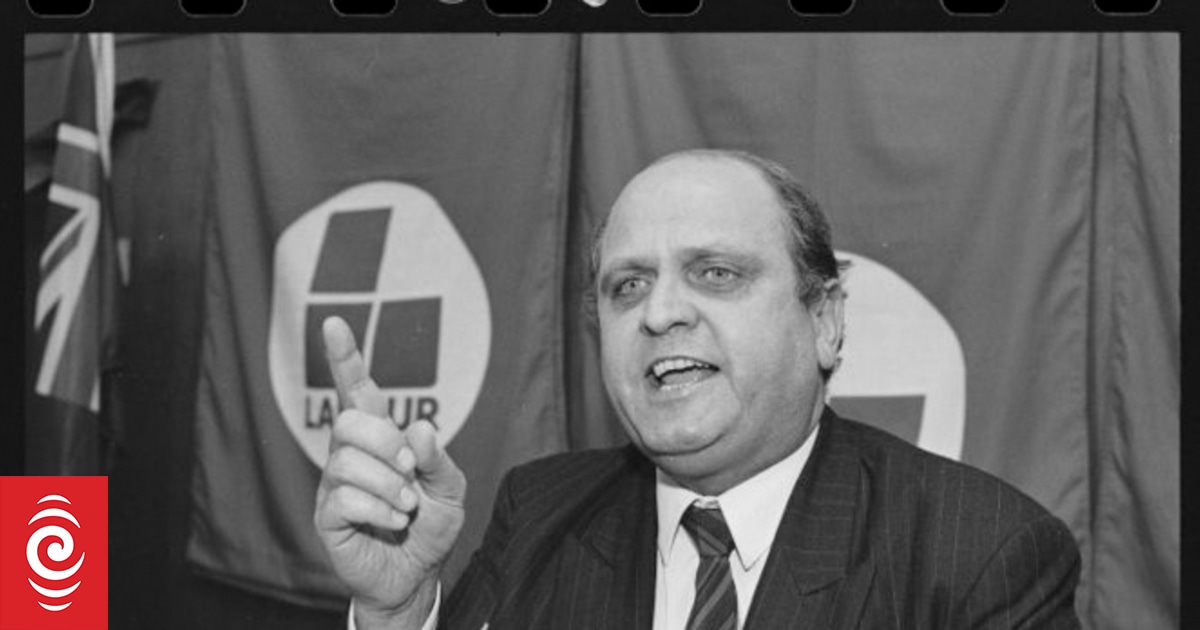 Tributes flow for former PM and WTO leader Mike Moore | RNZ News