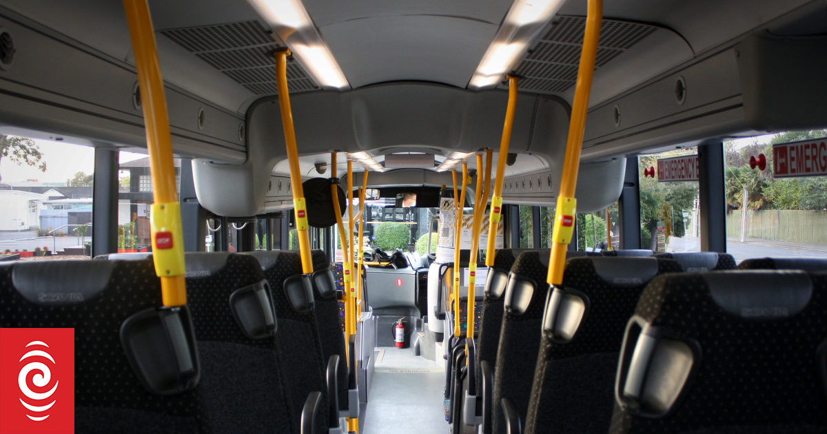 Bendy bus to be tested on Wellington's most popular route | RNZ News