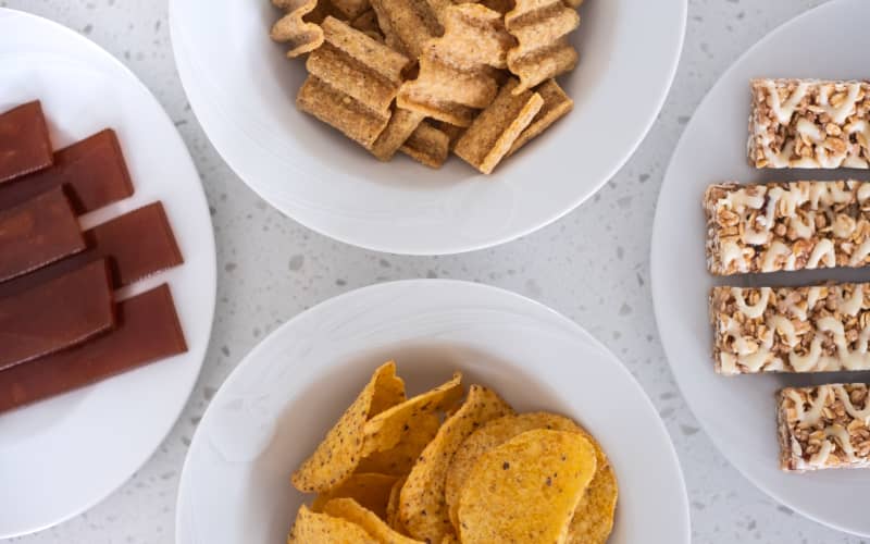 Should New Zealand ban deals on junk food? | RNZ