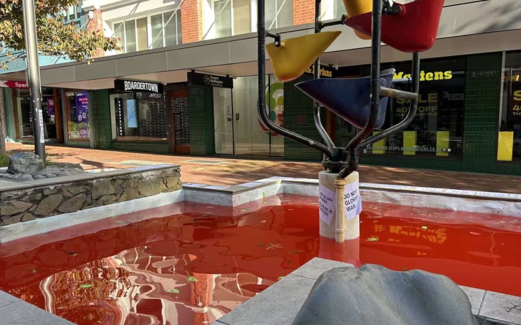 Wellington's Bucket Fountain targeted by anti-war protesters | RNZ News