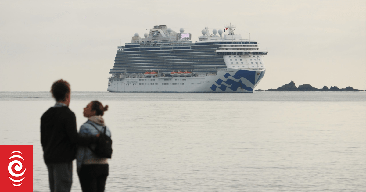 Bay of Islands cruise ship numbers set to plummet | RNZ News