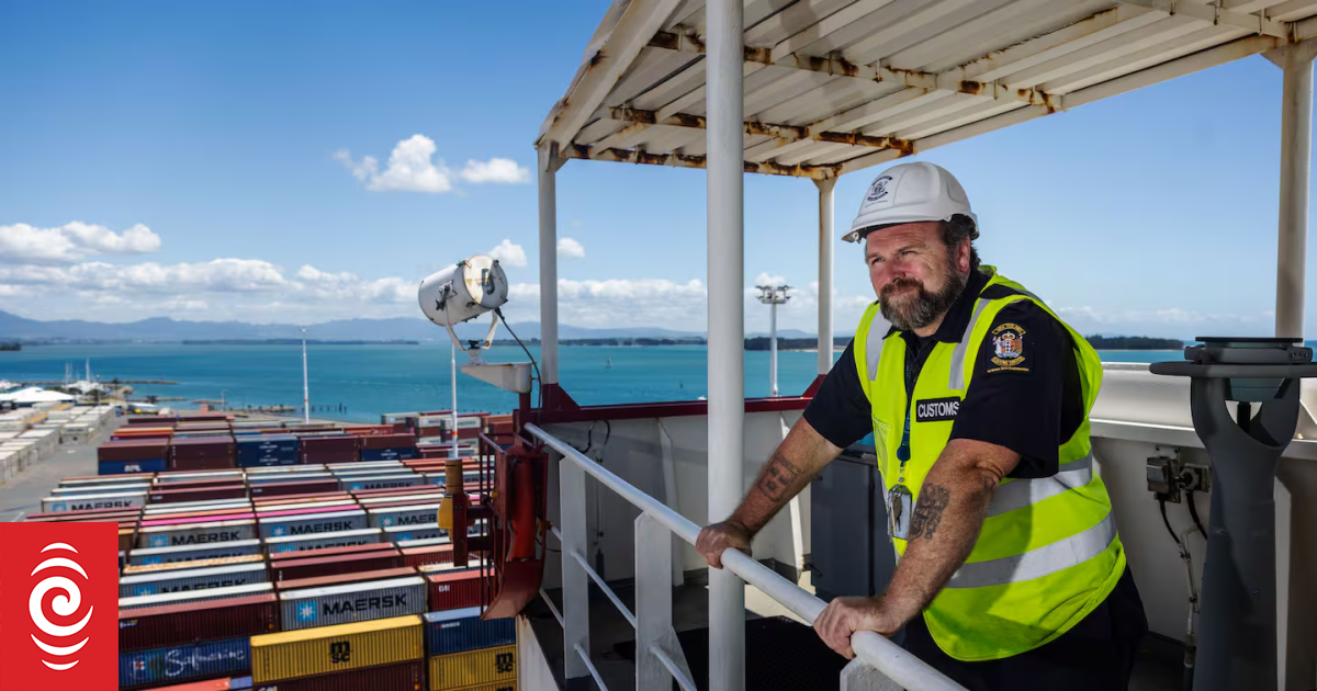 Customs vs cocaine: Behind the scenes with Customs at the Port of ...