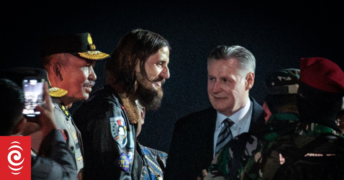 Peaceful handover ceremony of NZ pilot captured on video | RNZ