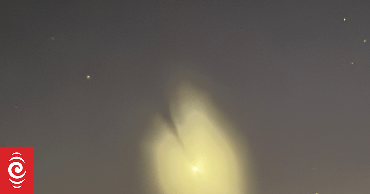 China's Long March 12 rocket photographed in Lauder | RNZ News