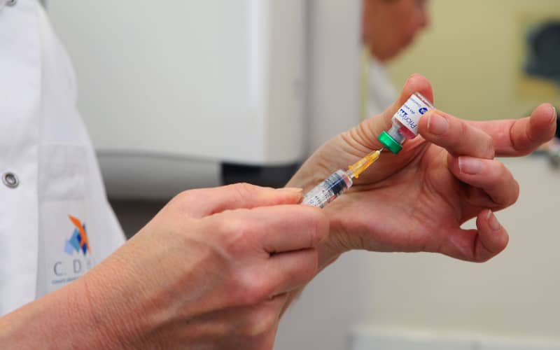 Rise of 'conspiracists' hits immunisation rates | RNZ