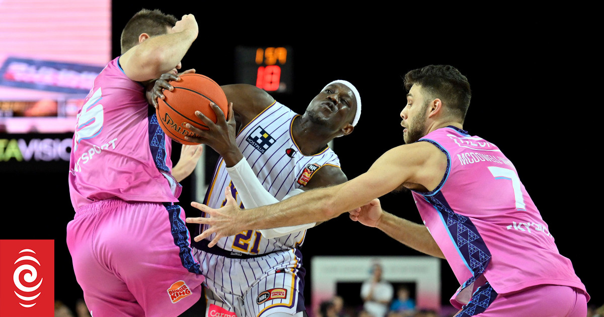 Breakers don't need heroes in game three | RNZ News