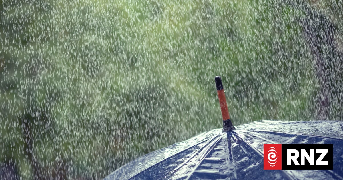 Weekend weather: Warning for Bay of Plenty with muggy downpours on the ...