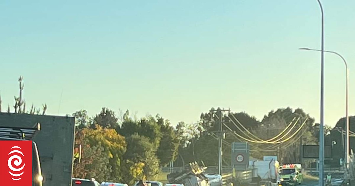 Fuel tanker flips on SH1 near Levin, delays expected | RNZ News