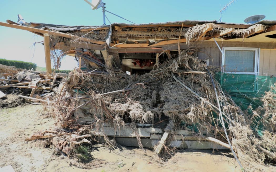 Cyclone Gabrielle: Mother thanks 'guardian angel' daughter for saving ...