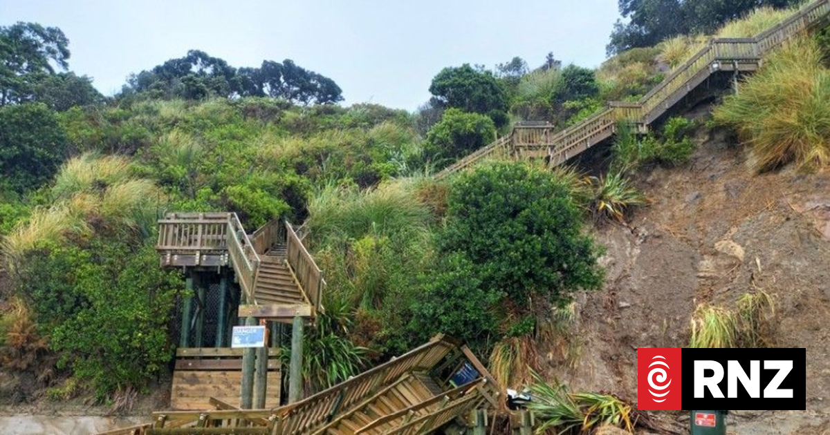 Auckland's 'stairs of doom' face uncertain future | RNZ News