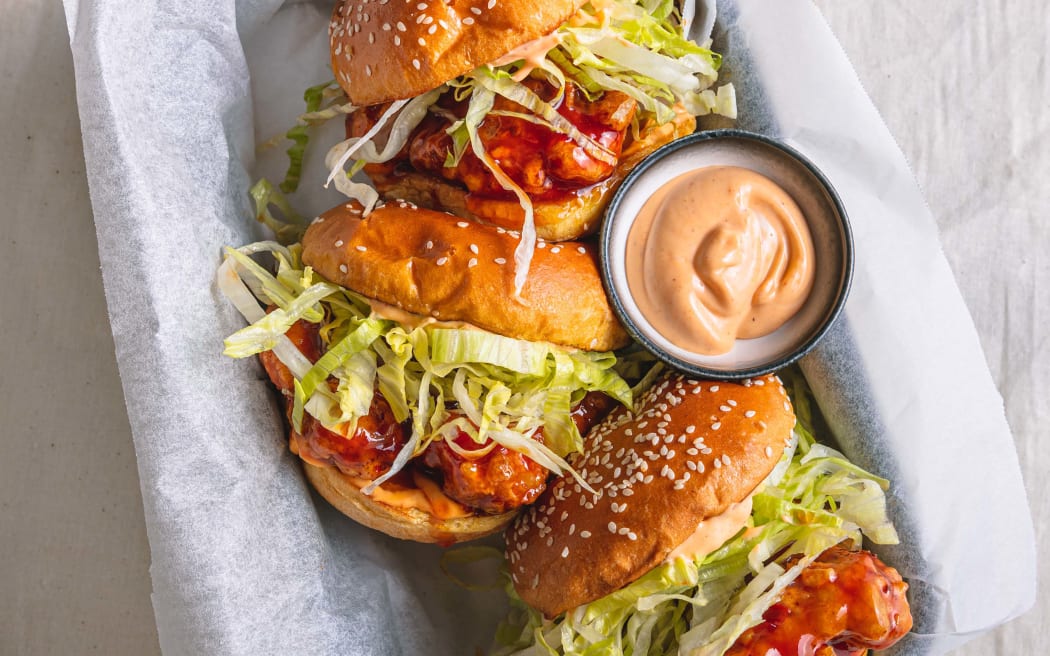 Sticky fried chicken burgers | RNZ Recipes