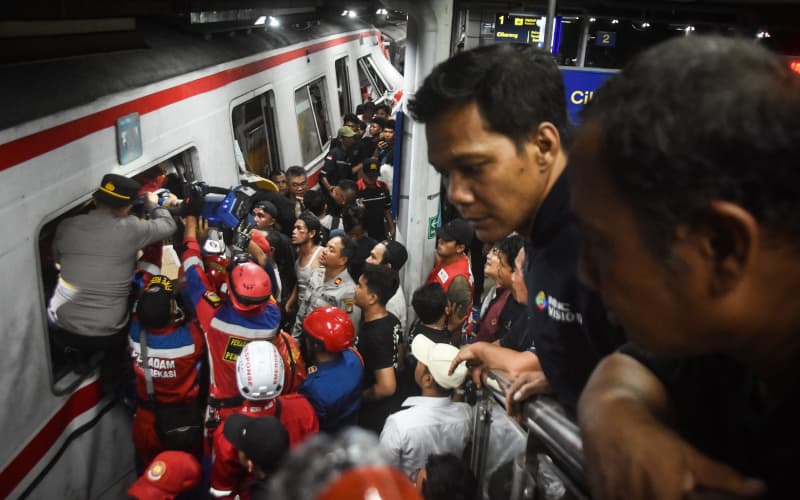 Indonesia train crash toll rises to 14 as rescuers work to remove ...