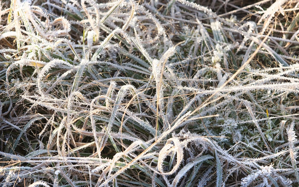 Chilly weather: Canterbury town of Omarama -10.9C this morning | RNZ News