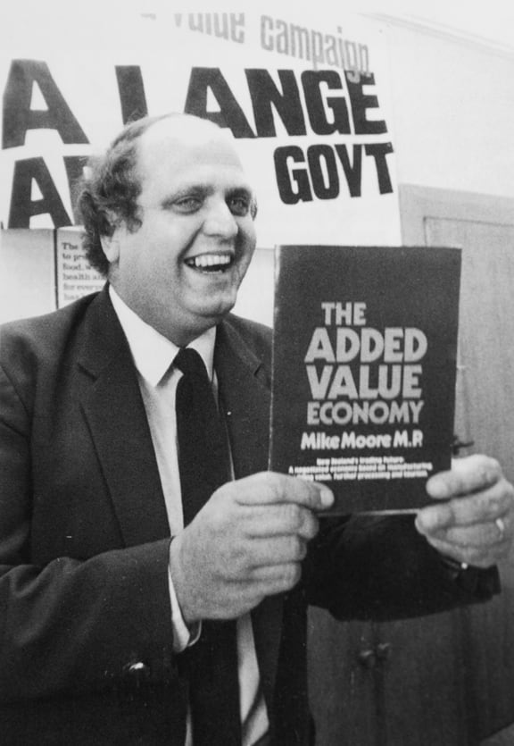 Mike Moore: Prime Minister 1990 | A Gallery from News | RNZ
