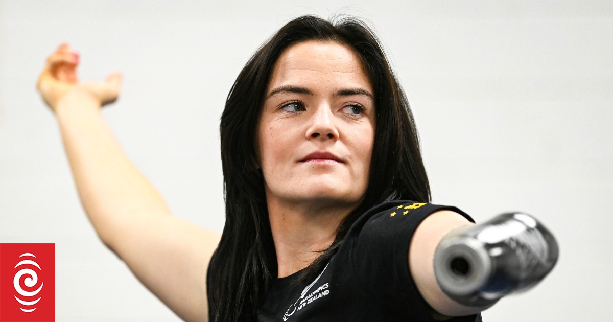 Versatile Robinson wins world shot put silver medal | RNZ News