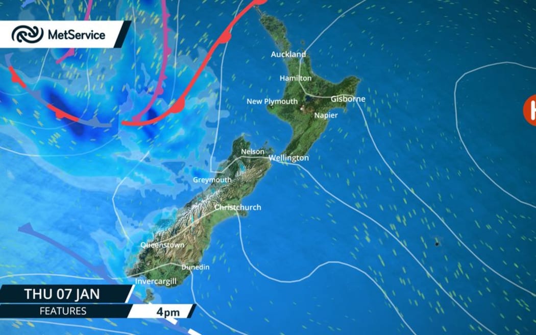 Rain and thunder storm towards NZ | RNZ News