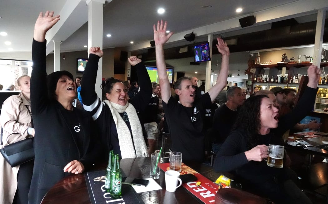 Rugby World Cup: All Blacks fans' dreams shattered after loss | RNZ News